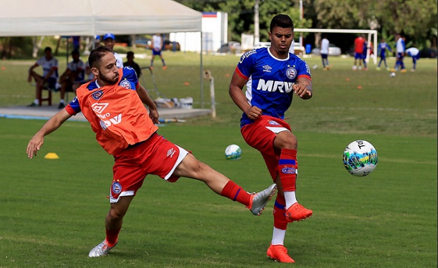 Com Moisés e Régis, Guto testa nova formação em treino tático - ecbahia.com